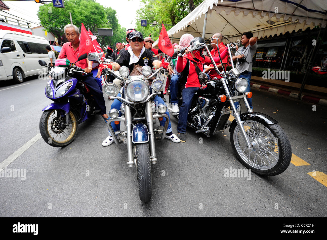 Motorcade carry Red Shirts prepare to drive through streets of Bangkok ...
