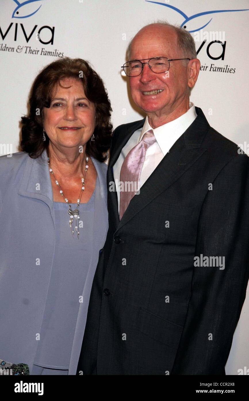 Apr. 17, 2010 - Hollywood, California, U.S. - I14735CHW .Aviva Family ...