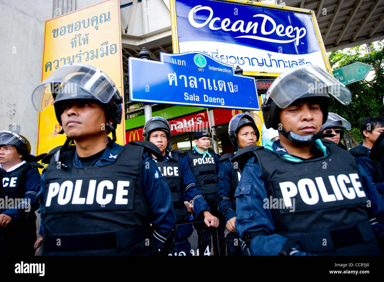 Thai security guard thai prime hi-res stock photography and images - Alamy