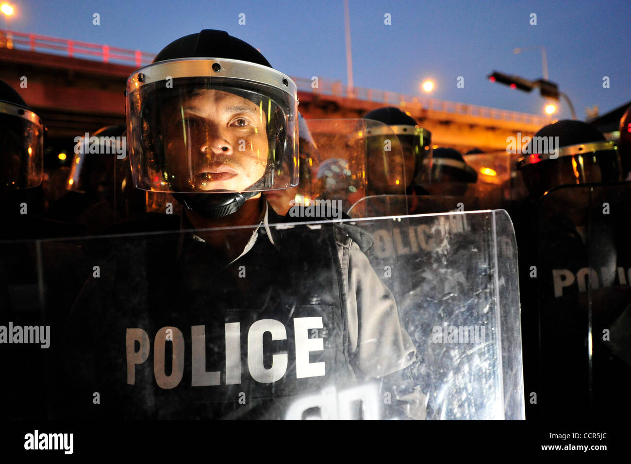 Thai riot police stand guard at Sala Daeng intersection where Red ...
