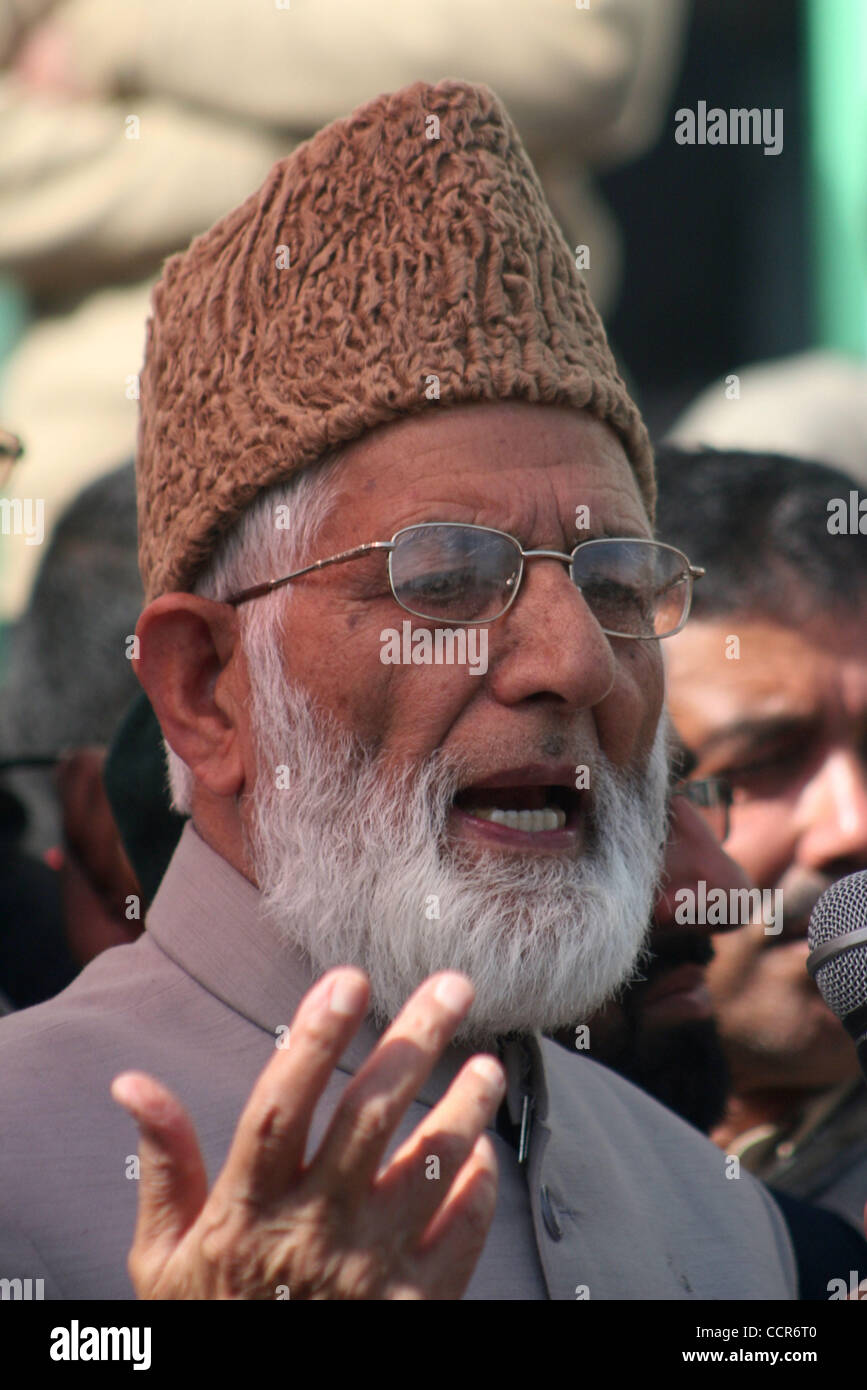 Kashmiri hardline separatist leader Syed Ali Shah Geelani addressing to ...