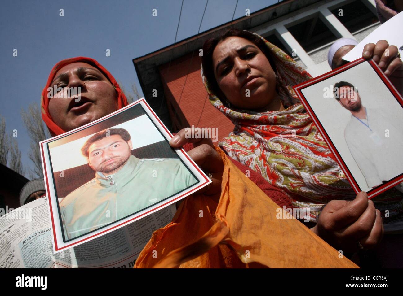Mar 18, 2010 - Srinagar, Kashmir, India - Relatives of Bashir Ahmed ...
