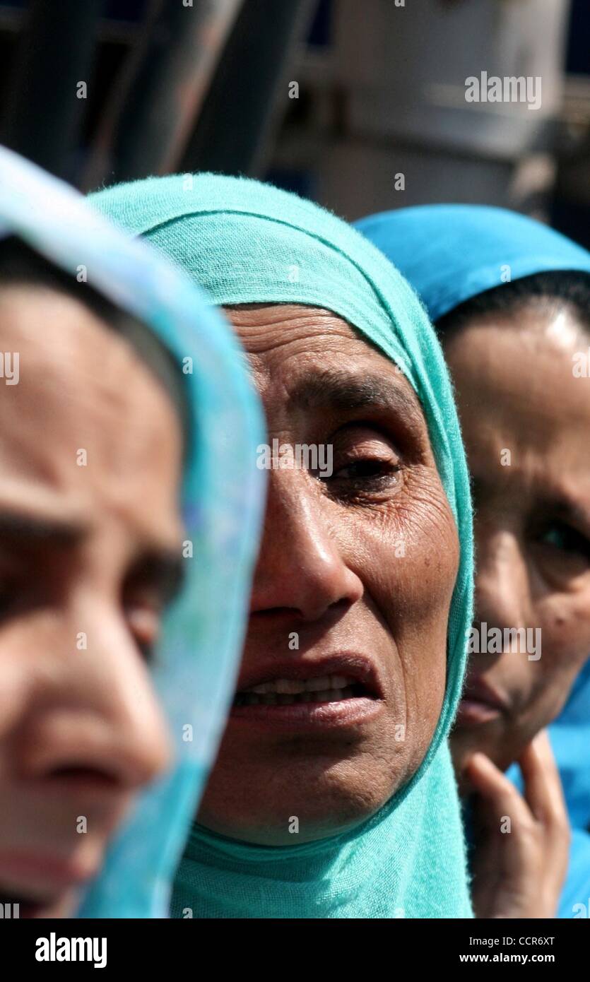 Mar 18, 2010 - Srinagar, Kashmir, India - Relatives of Bashir Ahmed ...