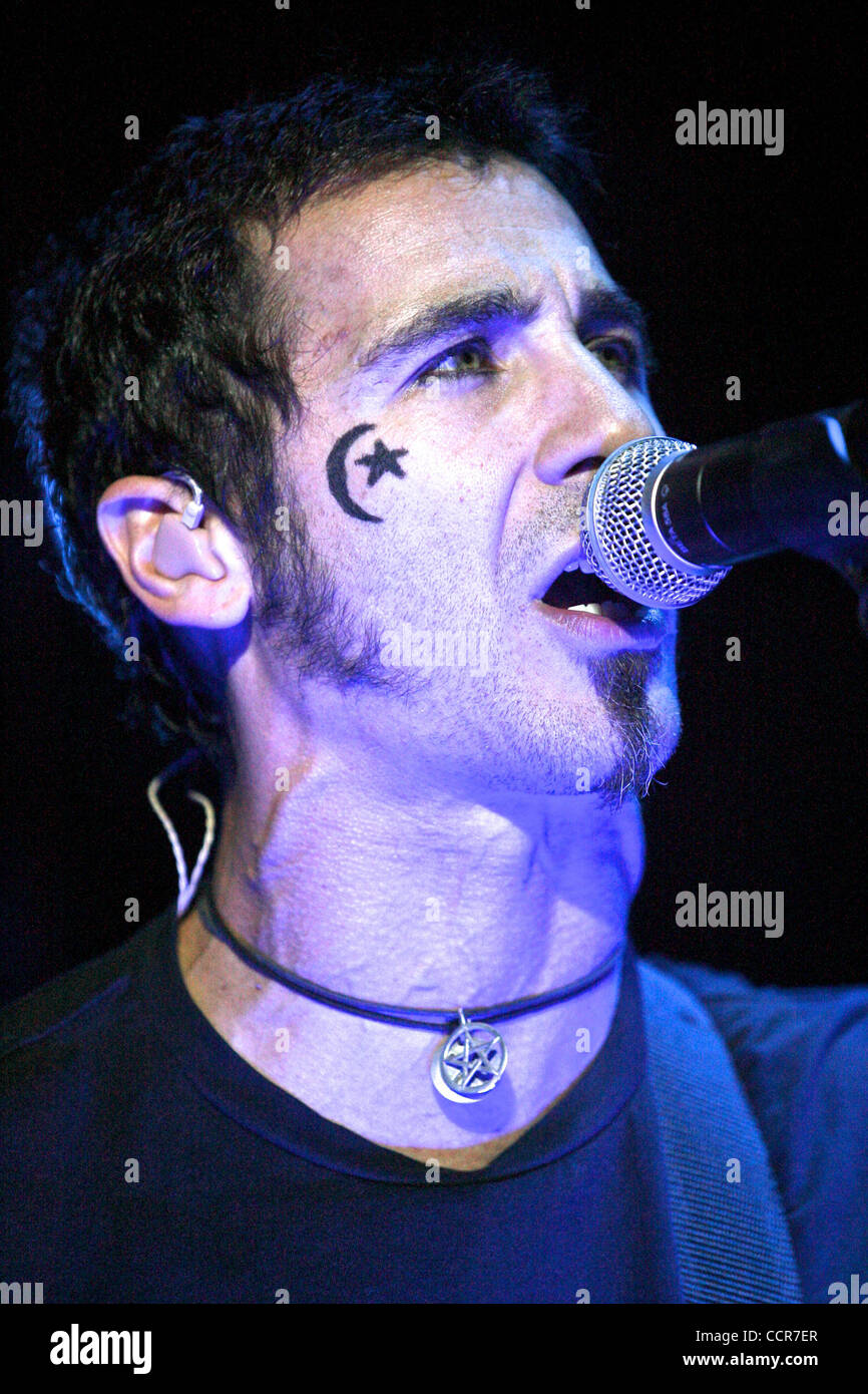 Godsmack singer hi-res stock photography and images - Alamy