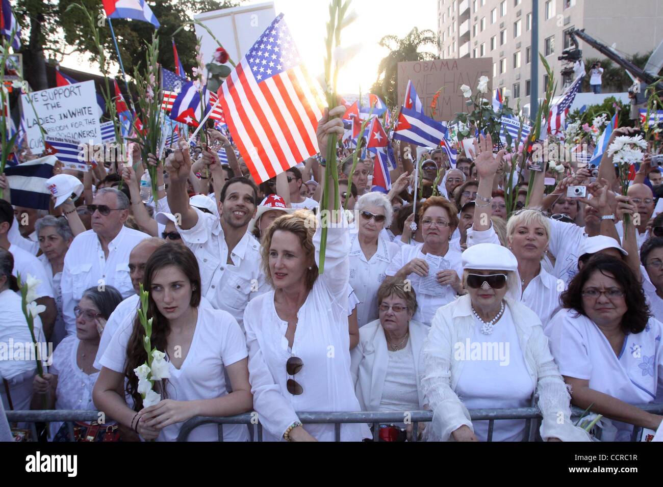 Cubas ladies in white hi-res stock photography and images - Alamy