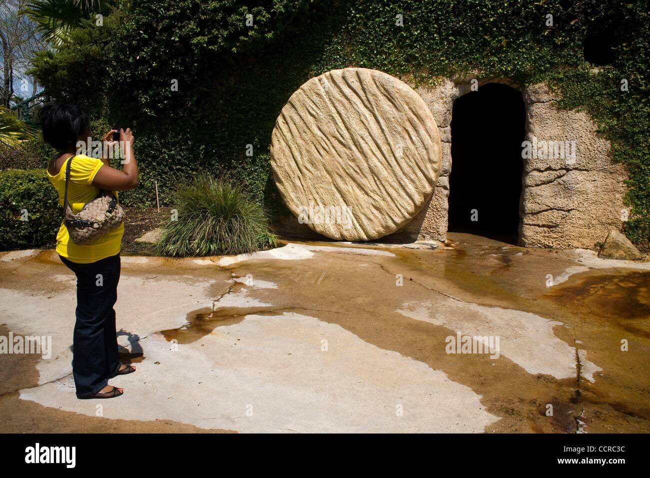 Mar 29, 2010 - Orlando, Florida, U.S. - What Would Jesus Do? A visitor ...