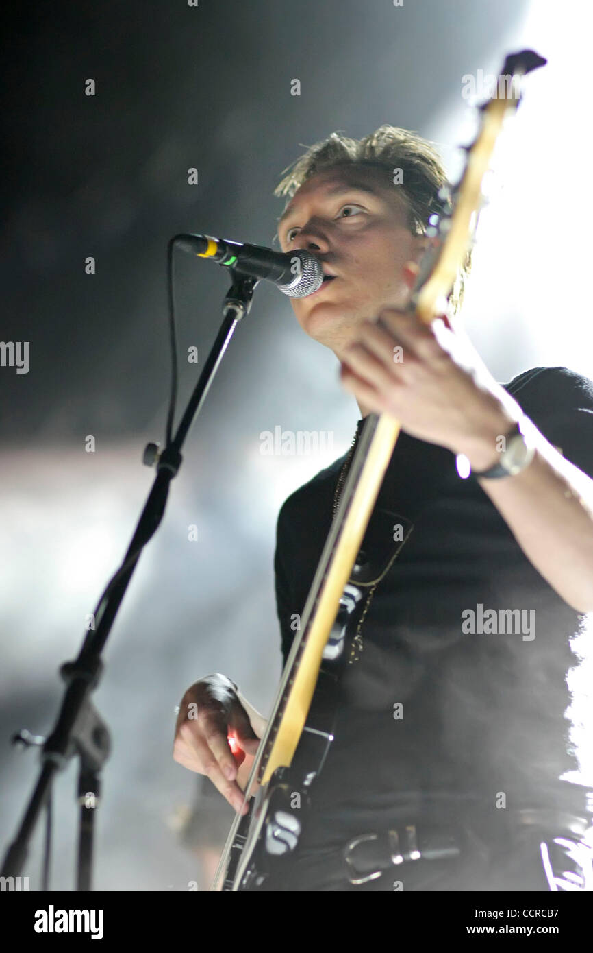 Jamie xx bassist hi-res stock photography and images - Alamy