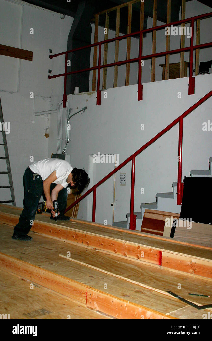 Oct. 6, 2003 - Hollywood, California, U.S. - I7929CHW.CELEBRITIES HELP ...