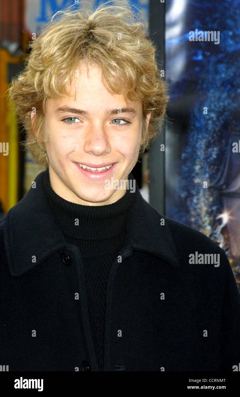 Peter pan 2003 jeremy sumpter hi-res stock photography and images - Alamy
