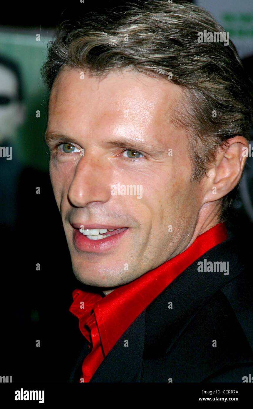 Lambert wilson matrix hi-res stock photography and images - Alamy