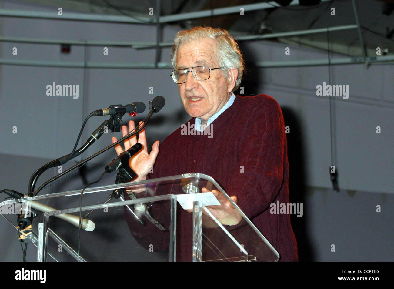 Noam chomsky hi-res stock photography and images - Alamy