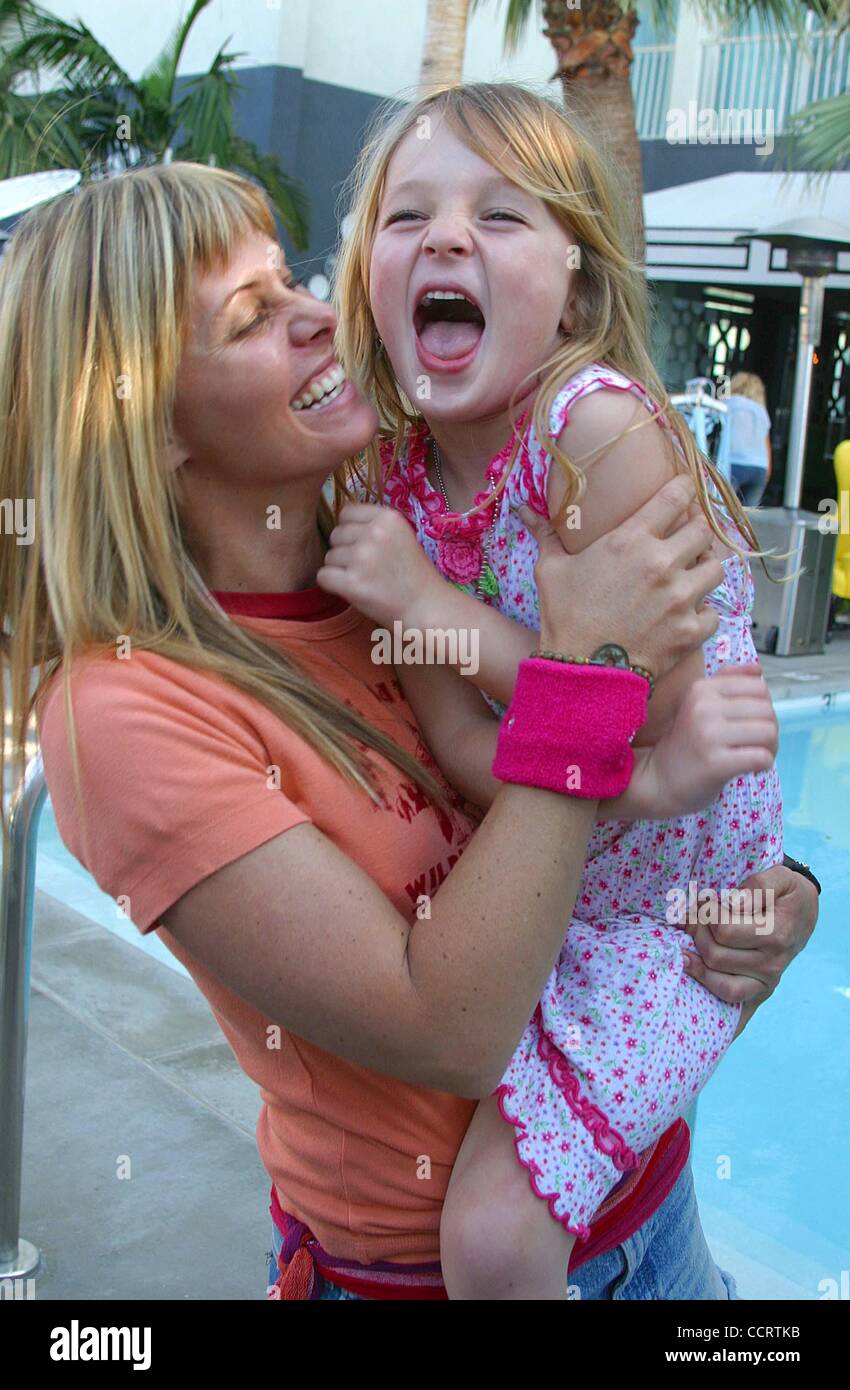 Nicole eggert and daughter dilyn hi-res stock photography and images ...