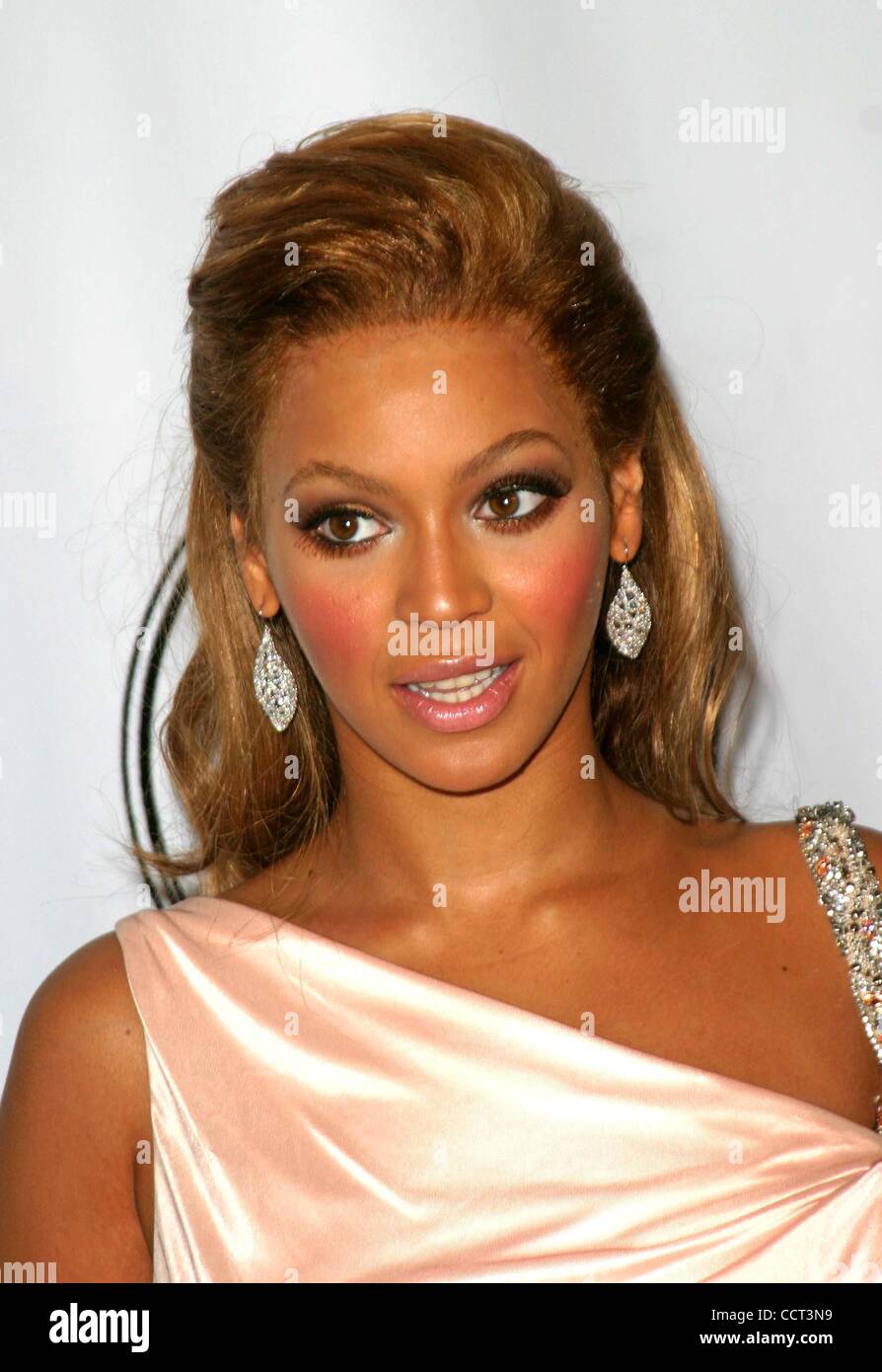 Oct. 24, 2004 - Hollywood, California, U.S. - K39954EG.MERCEDES-BENZ ...