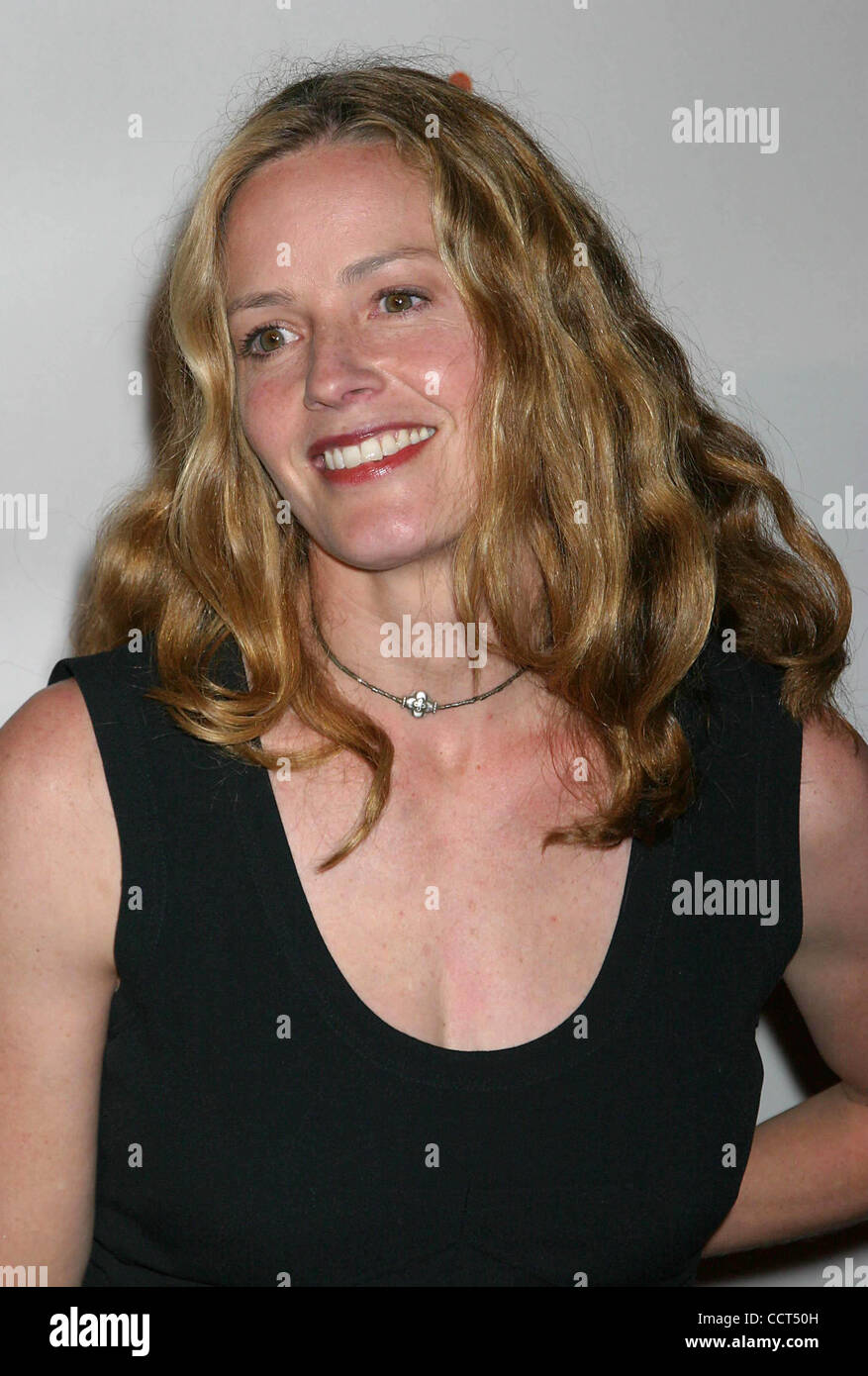 Elizabeth shue 2004 hi-res stock photography and images - Alamy
