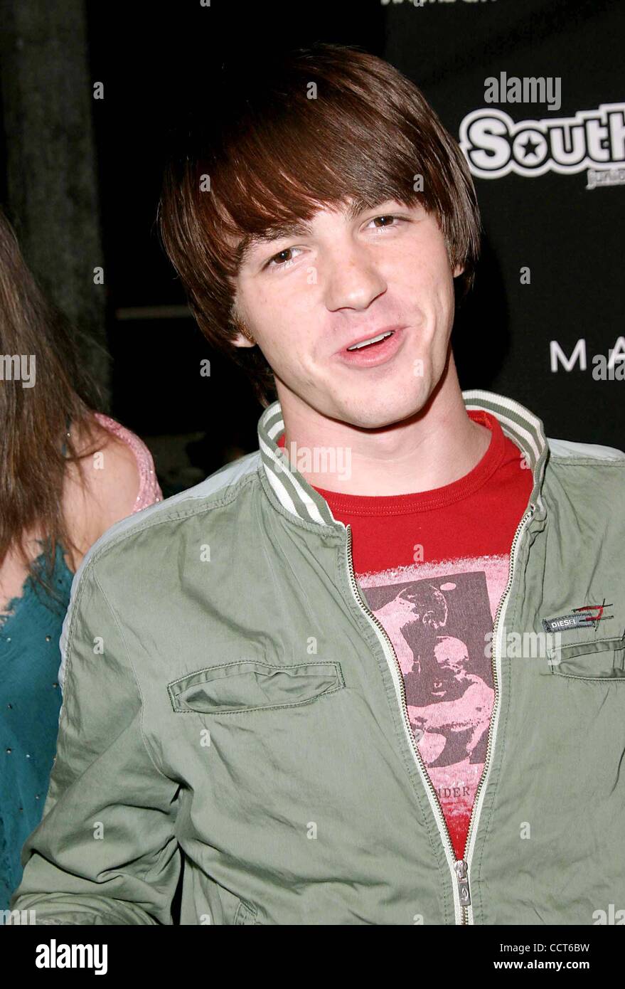 Drake bell 2004 hi-res stock photography and images - Alamy