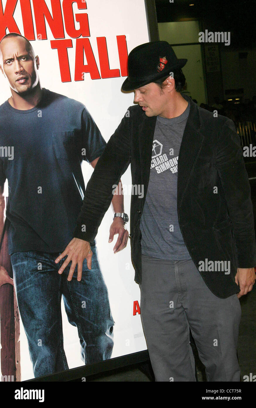 Johnny knoxville 2004 hi-res stock photography and images - Alamy