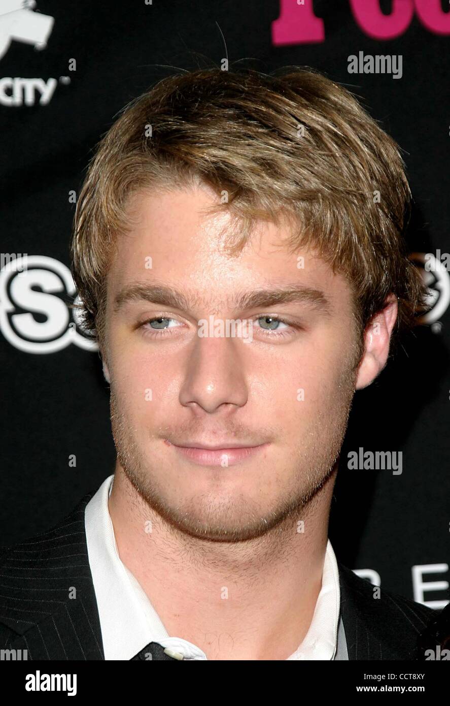 Nov. 14, 2004 - Hollywood, California, U.S. - K40319EG.TEEN PEOPLE AMA ...