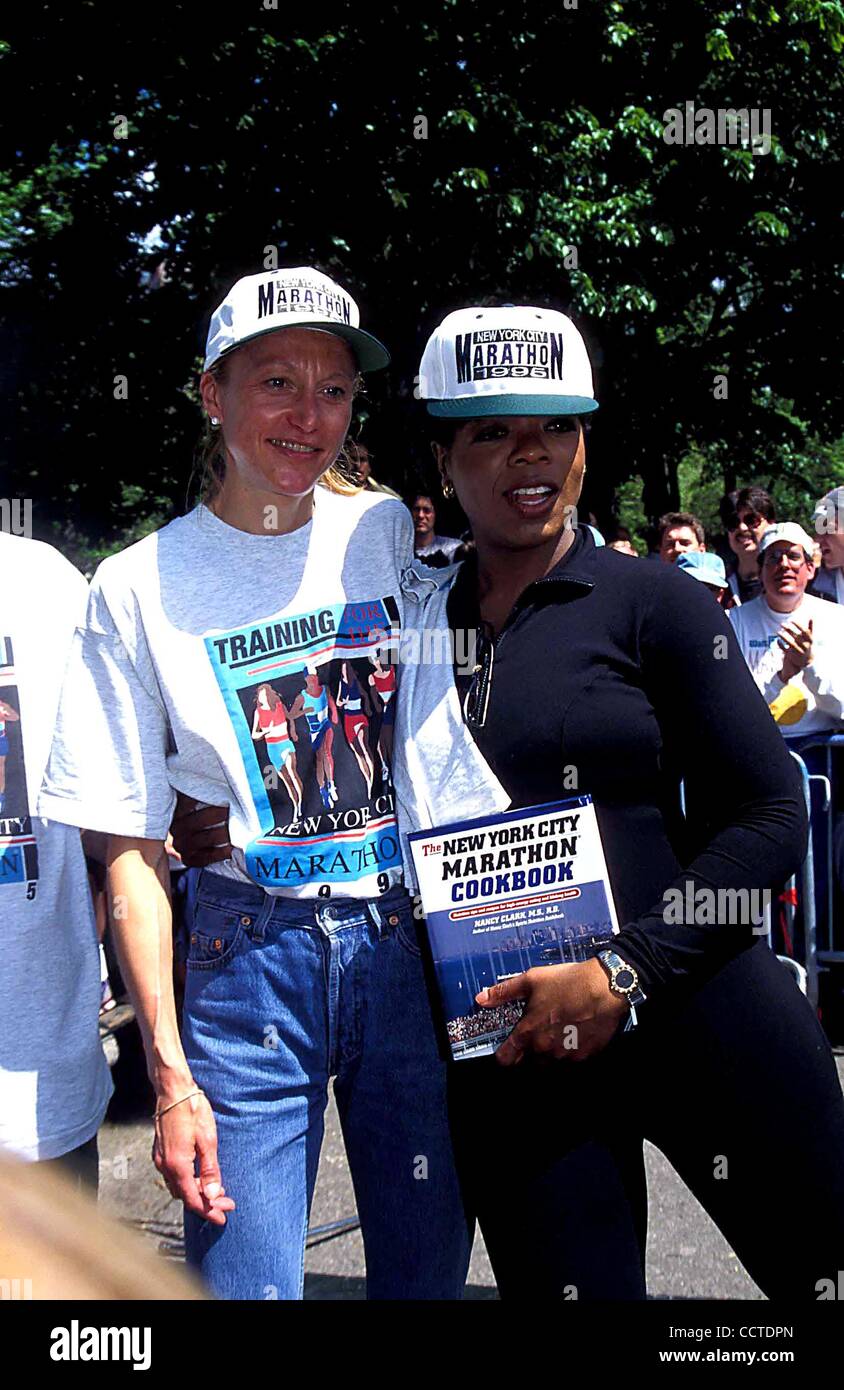 Oprah winfrey 1995 hi-res stock photography and images - Alamy