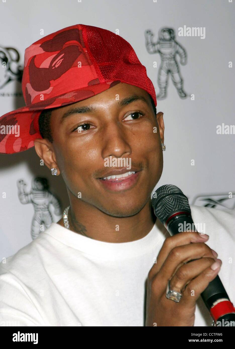 Aug. 11, 2004 - Hollywood, California, U.S. - K38668EG.PHARRELL ...