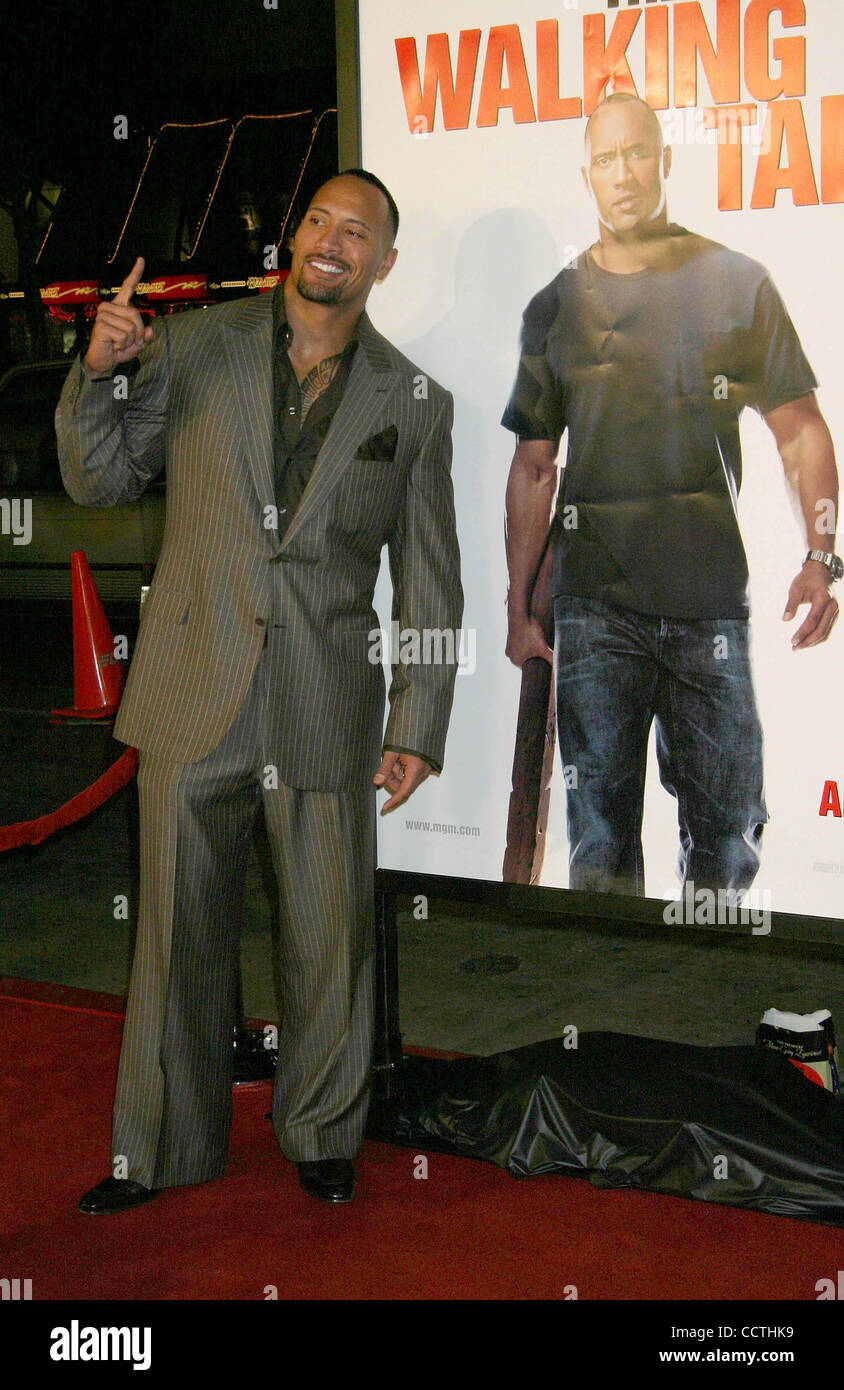 Walking tall 2004 dwayne johnson the rock hi-res stock photography and ...
