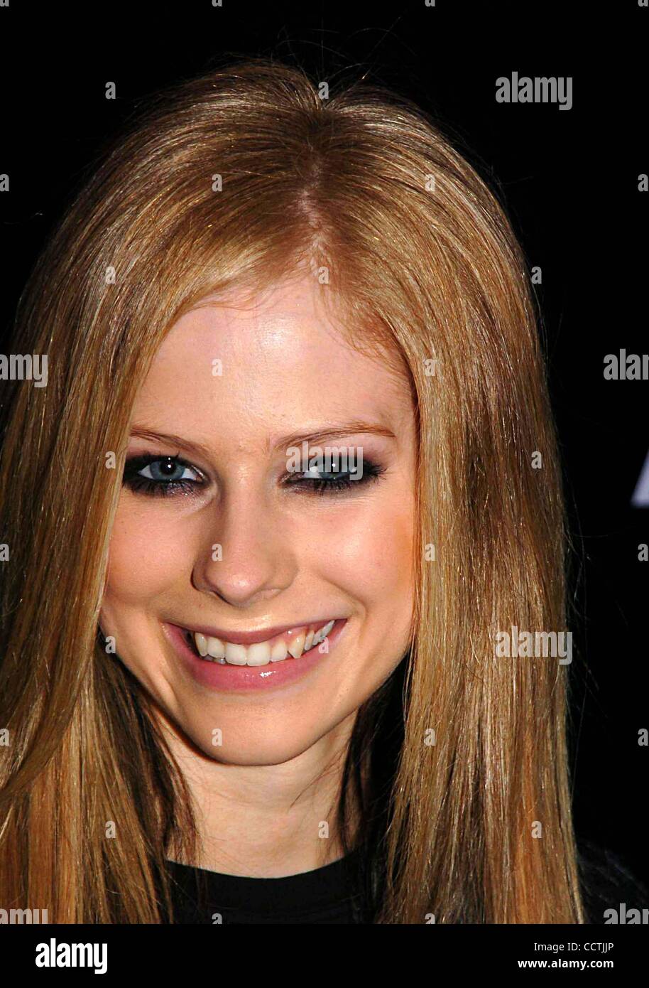 Avril lavigne 2004 hi-res stock photography and images - Alamy