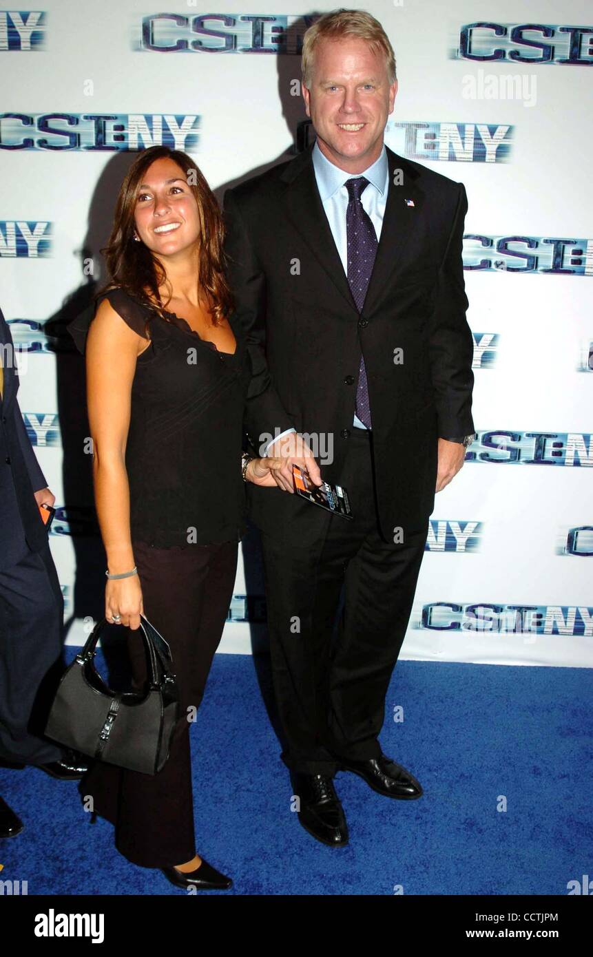 09 21 2004 hi-res stock photography and images - Alamy