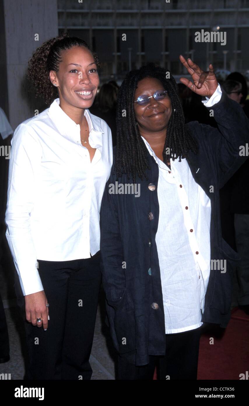 Rat race 2001 whoopi goldberg hi-res stock photography and images - Alamy