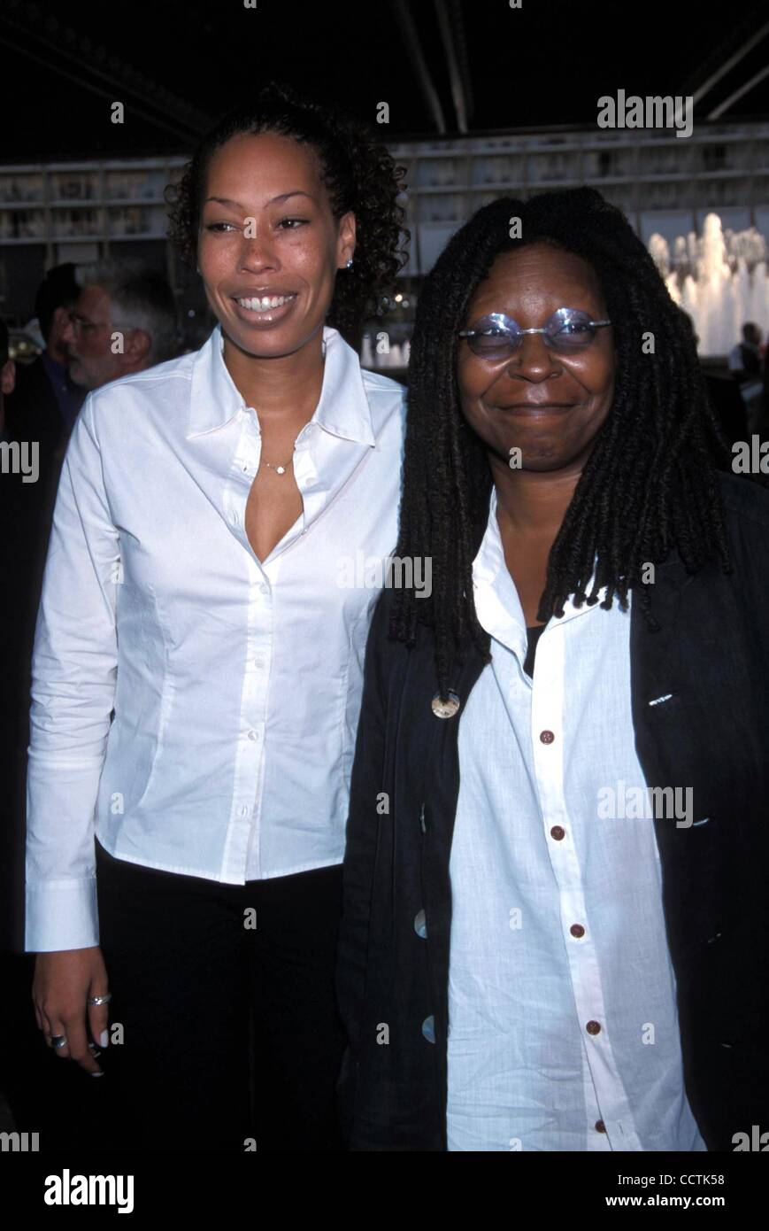 Rat race 2001 whoopi goldberg hi-res stock photography and images - Alamy