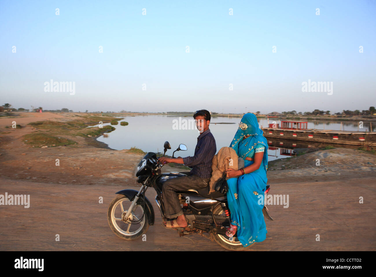 A couple ride home at Vrindavan Stock Photo - Alamy