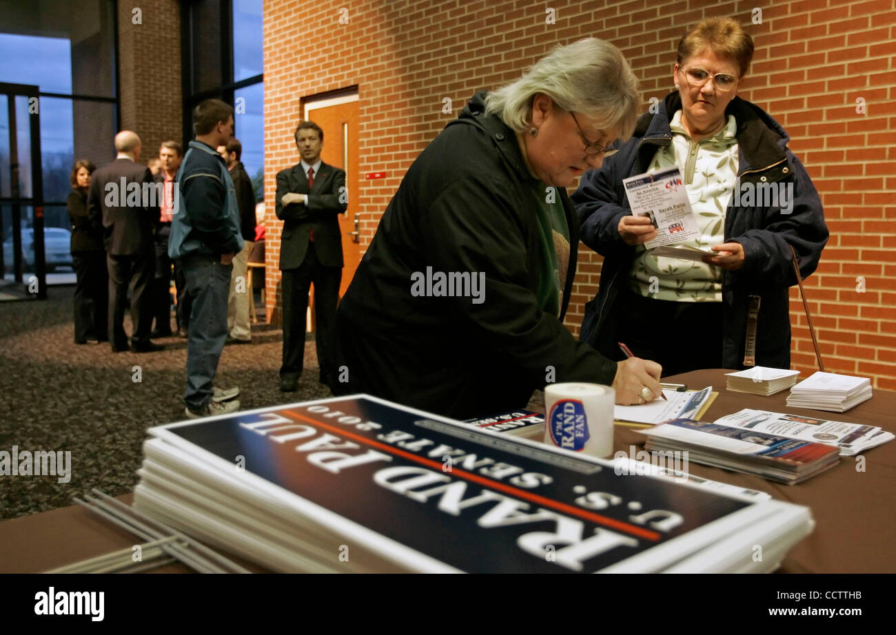 Rand paul signs hi-res stock photography and images - Alamy