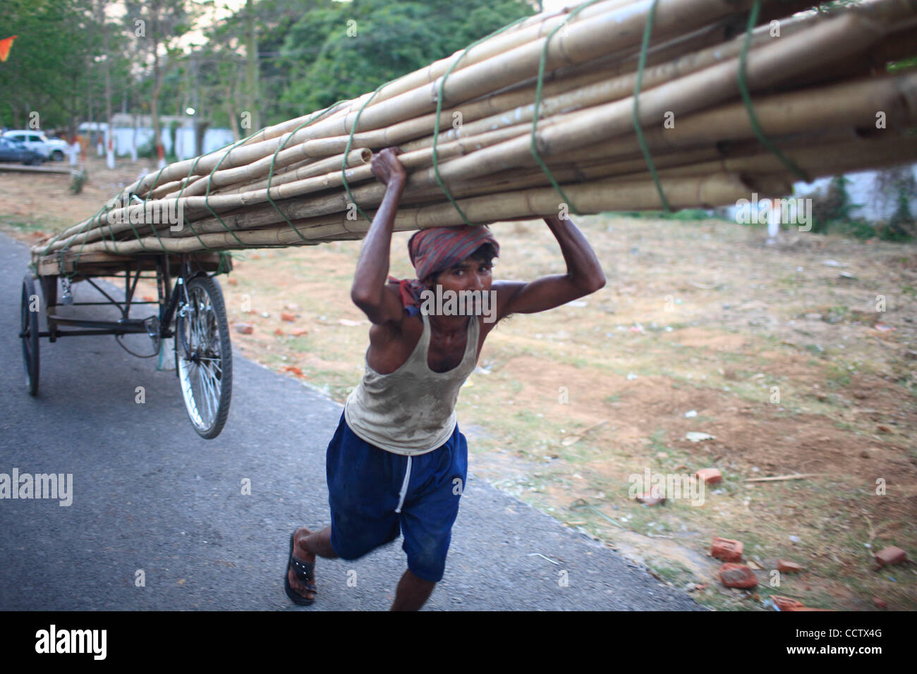 A migrant worker works in Patna, the capital of Bihar Stock Photo - Alamy