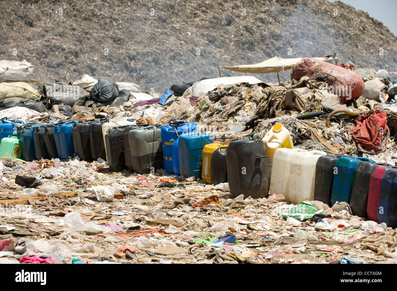 Trash truck india hi-res stock photography and images - Alamy