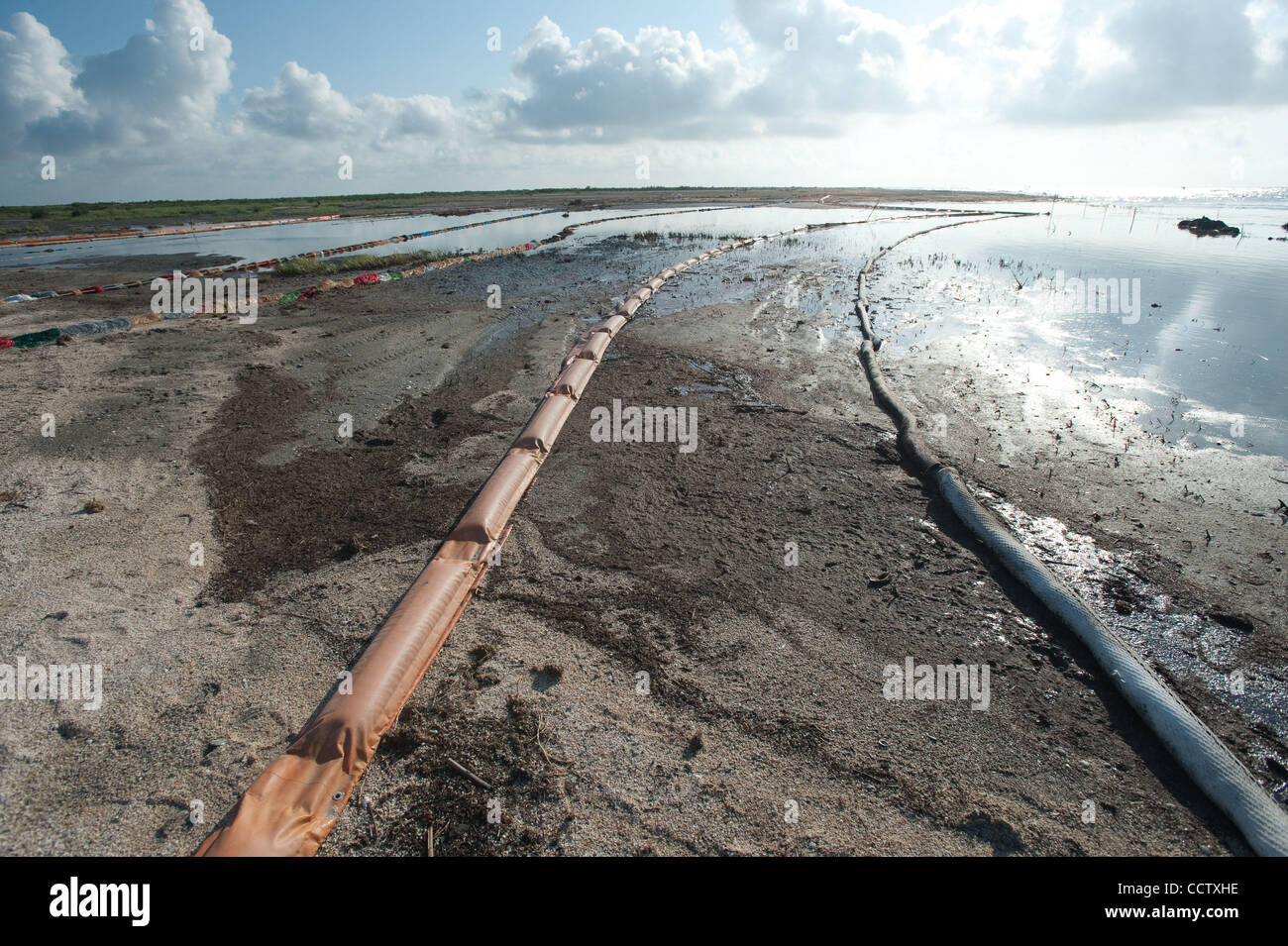 Oil spill on E;mer's island Stock Photo - Alamy