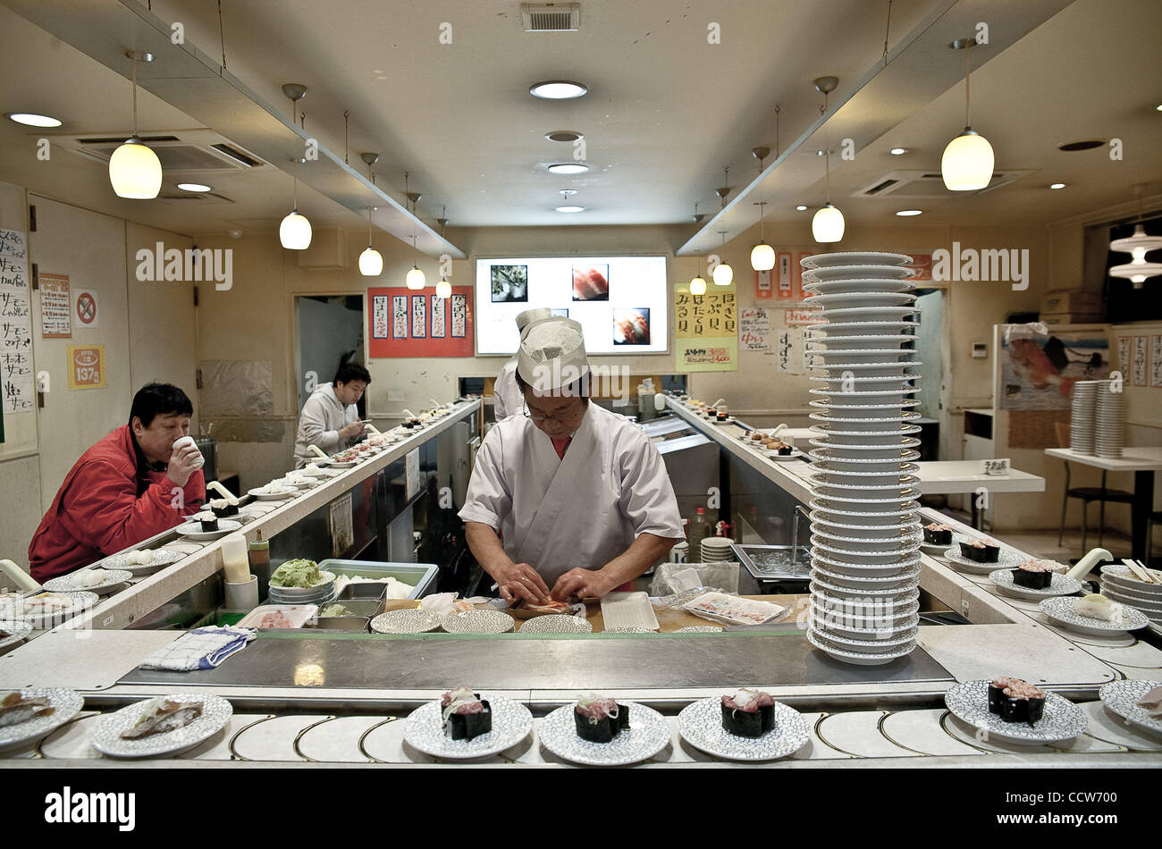 Costumers help hi-res stock photography and images - Alamy