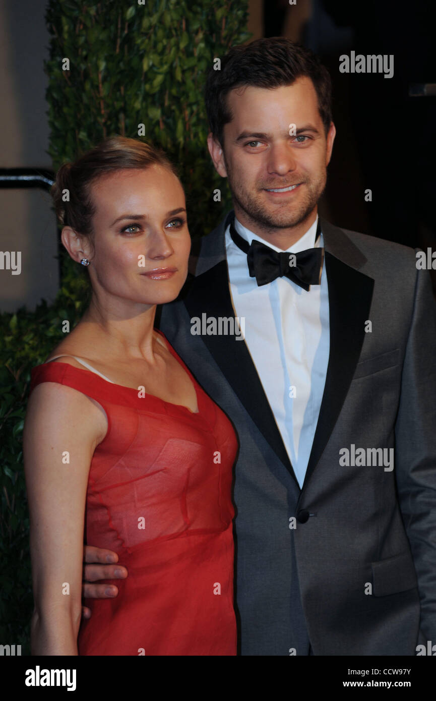 Diane Kruger and a unidentified man arrive at the Vanity Fair Dinner ...