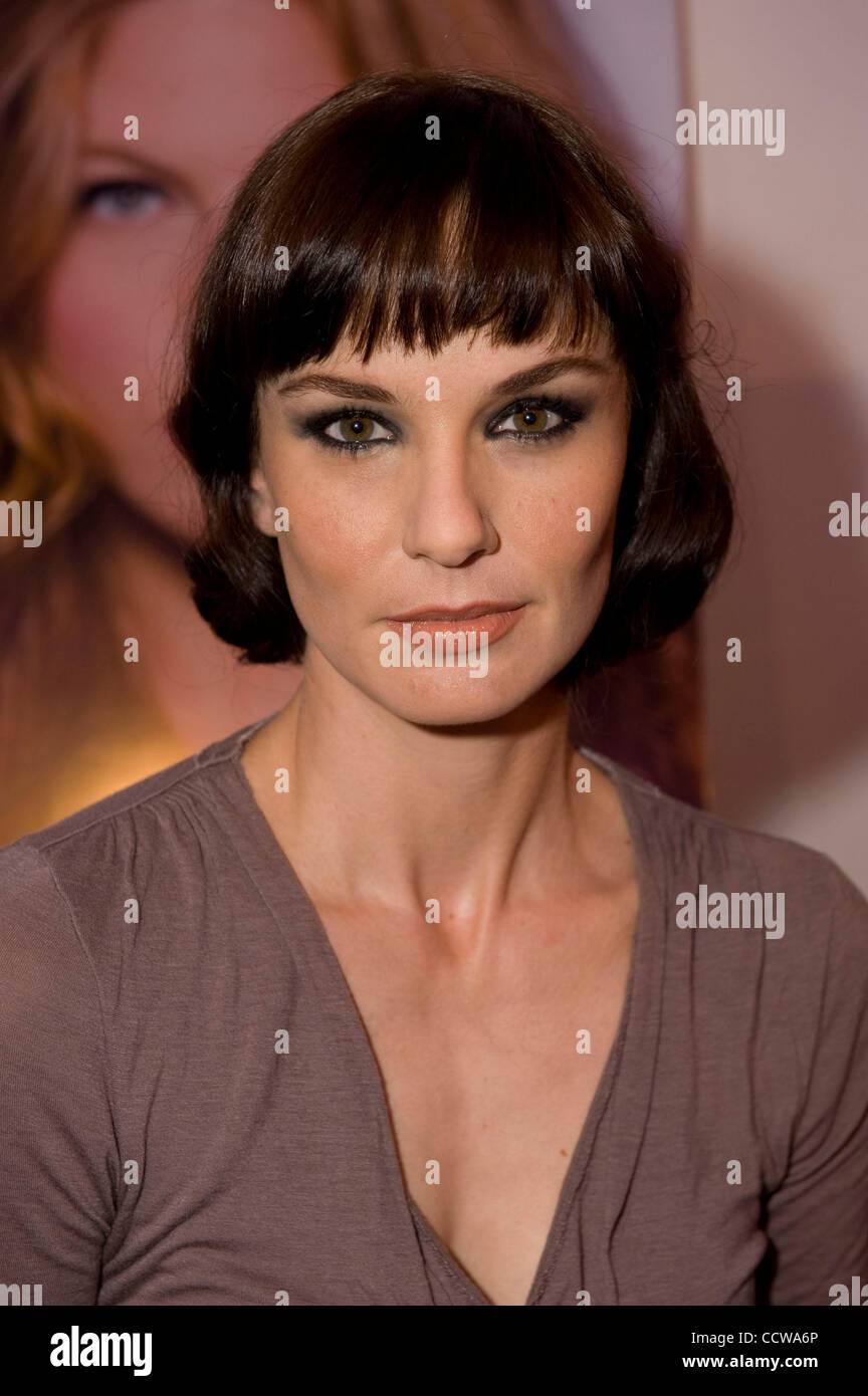 Apr 06, 2010 - Los Angeles, California, USA - 'Justified' actress SARAH ...