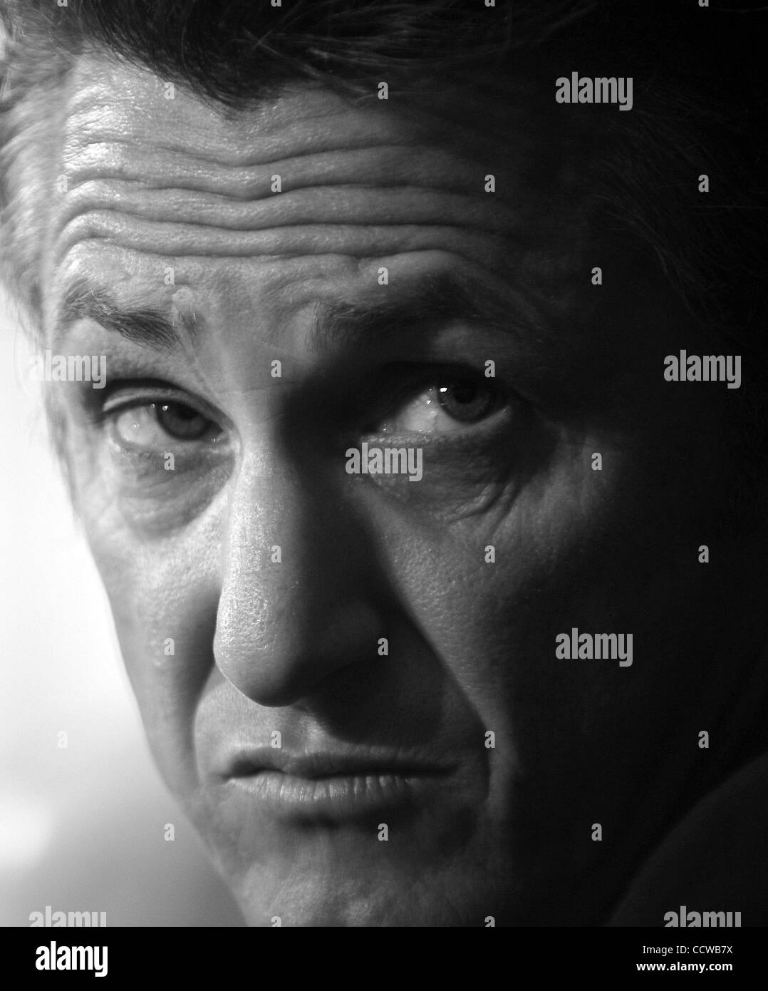 Us actor sean penn Black and White Stock Photos & Images - Alamy