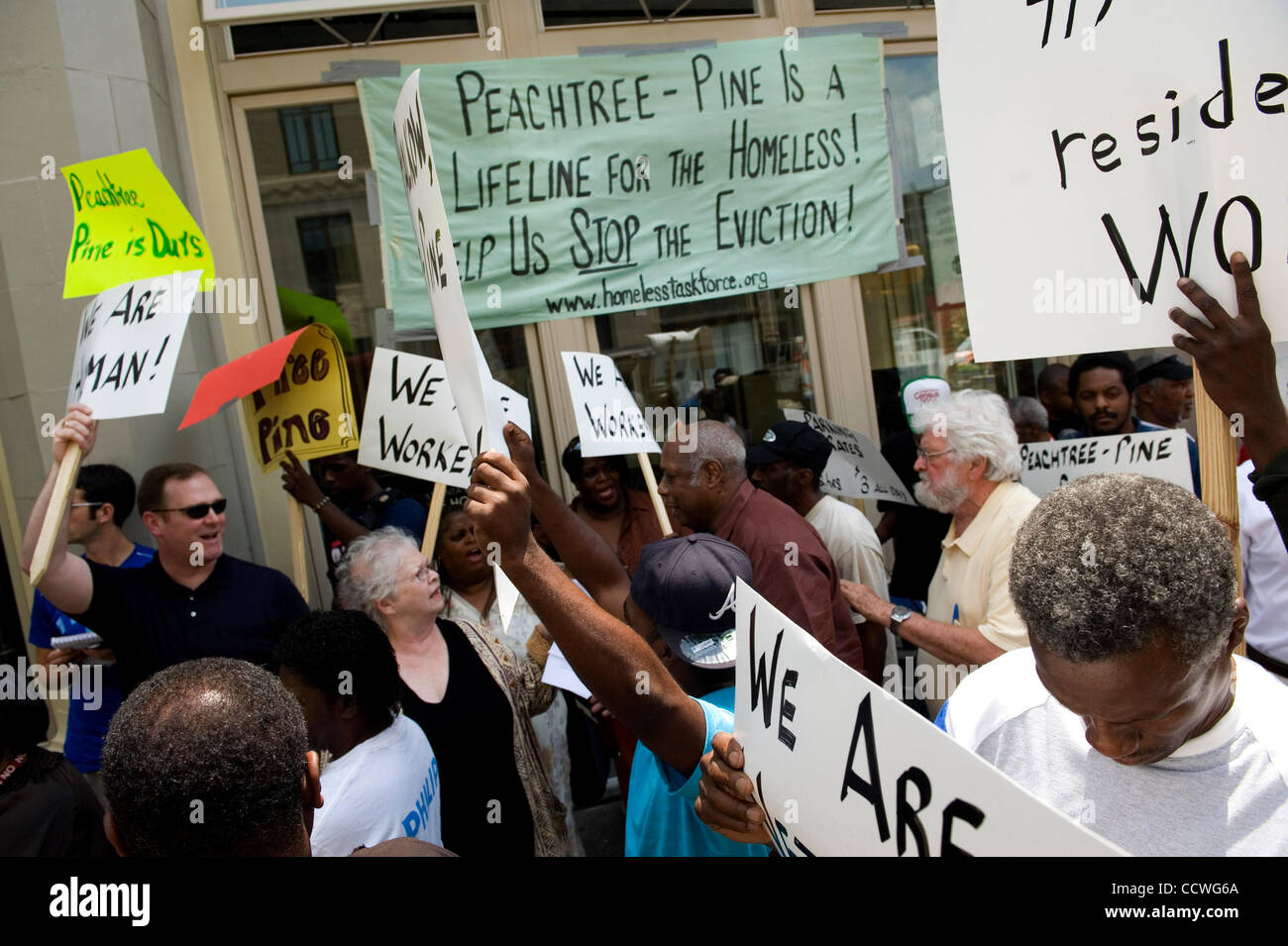 Atlanta, Georgia -- Homeless residents of the Peachtree and Pine ...