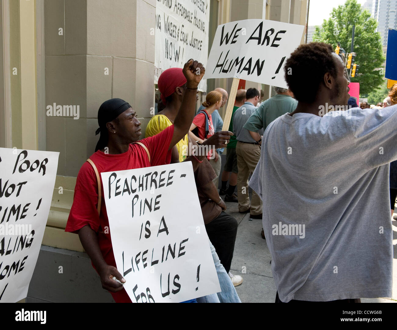 Atlanta, Georgia -- Homeless residents of the Peachtree and Pine ...