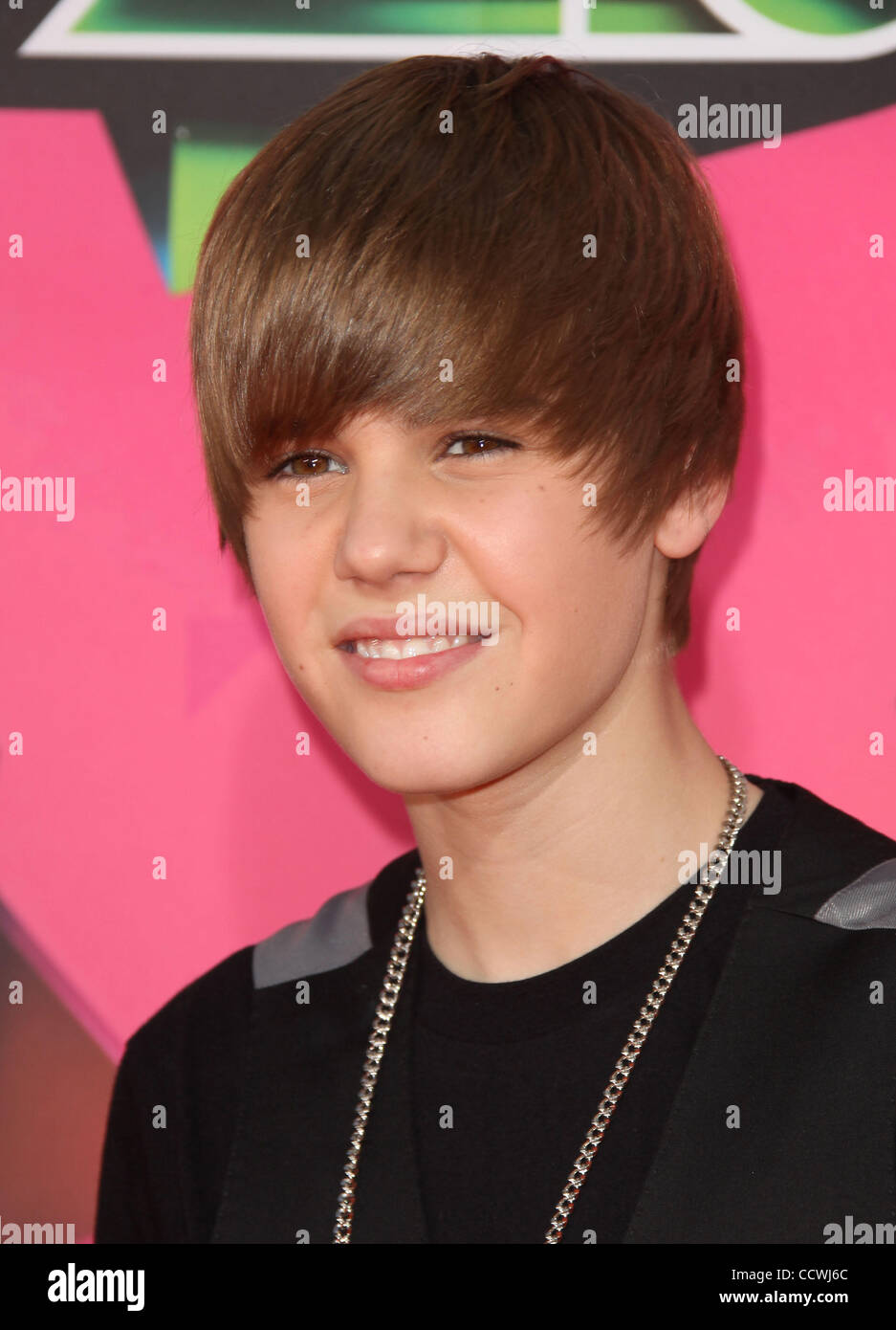 Mar 27, 2010 - Westwood, California, USA - JUSTIN BIEBER arriving to ...