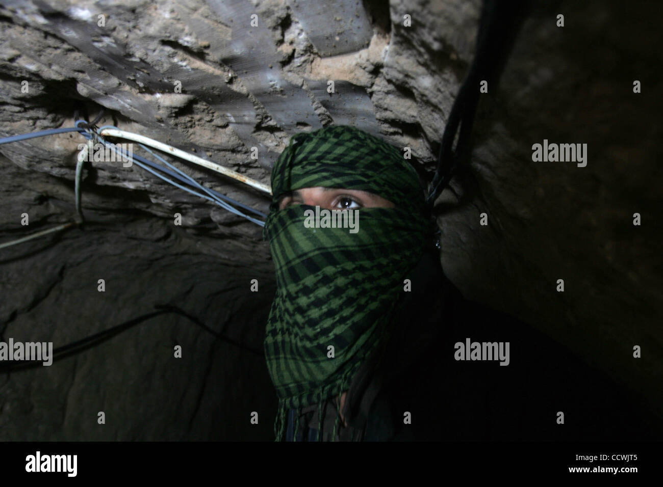 Apr 29, 2010 - Gaza City, Gaza Strip - A Palestinian smuggler works ...