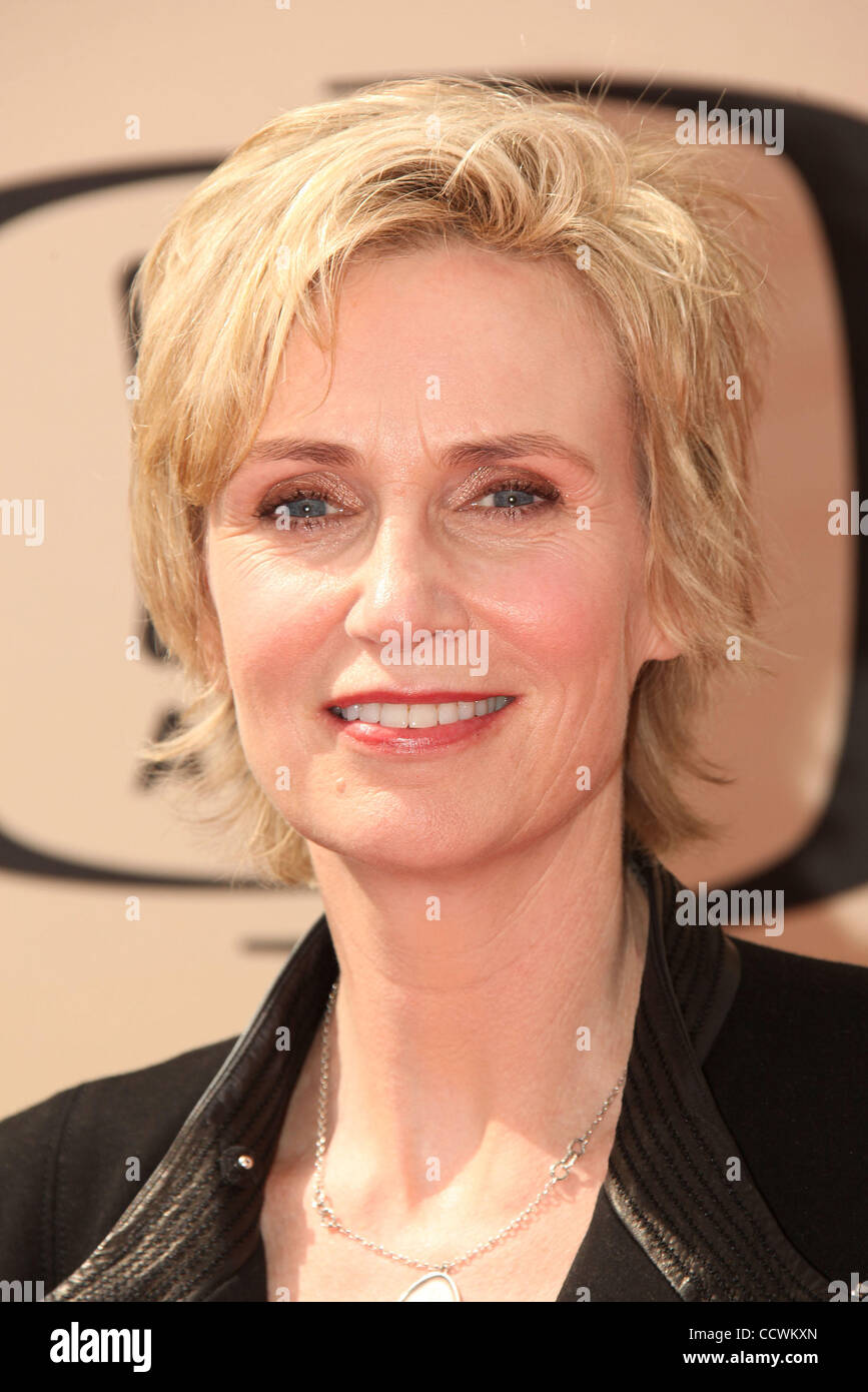 Apr 17, 2010 - Culver City, California, USA - Actor JANE LYNCH arriving ...