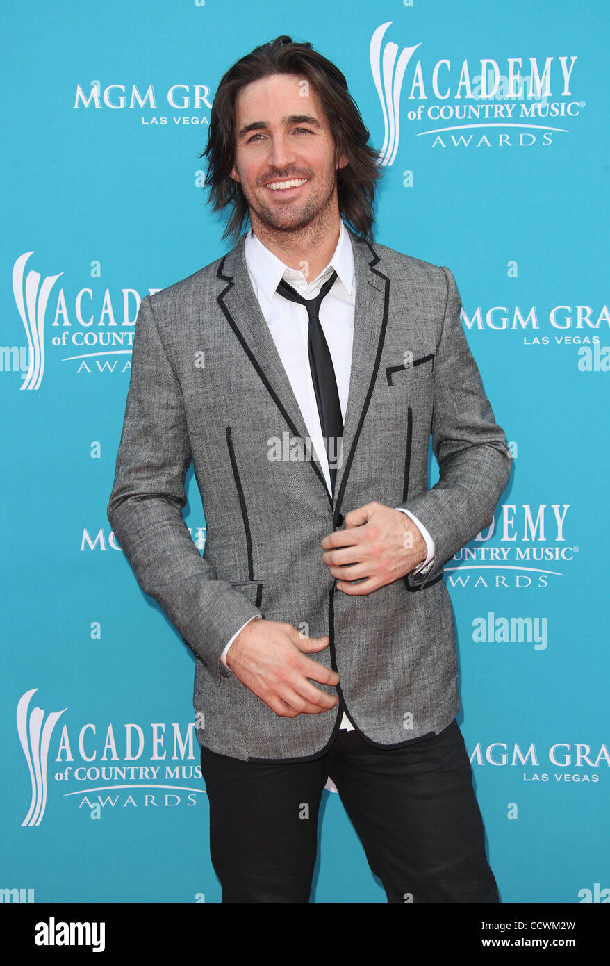 Apr 18, 2010 - Las Vegas, Nevada, USA - Singer JAKE OWEN arriving to ...