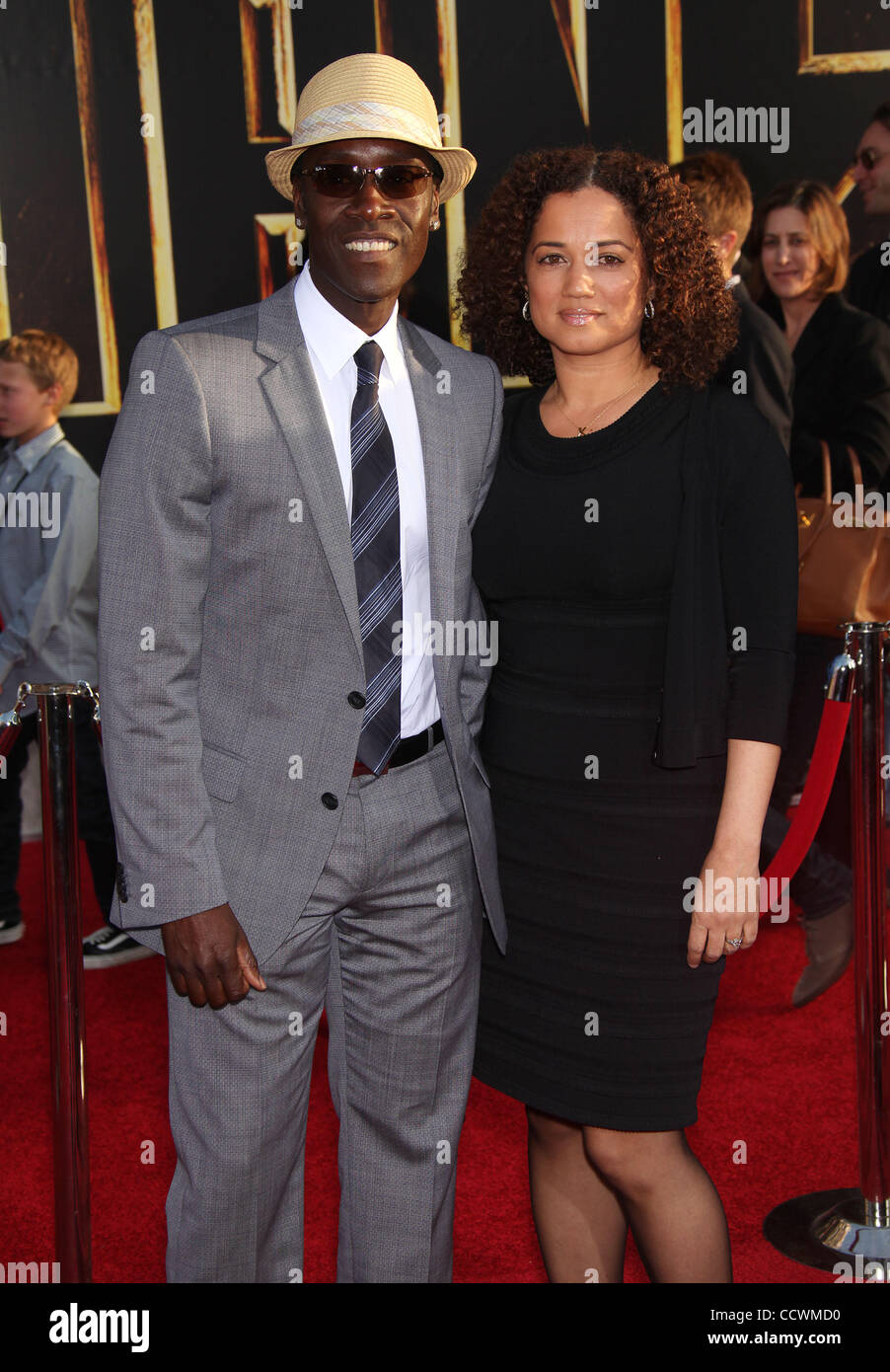 Apr 24, 2010 - Hollywood, California, USA - Actor DON CHEADLE & WIFE ...