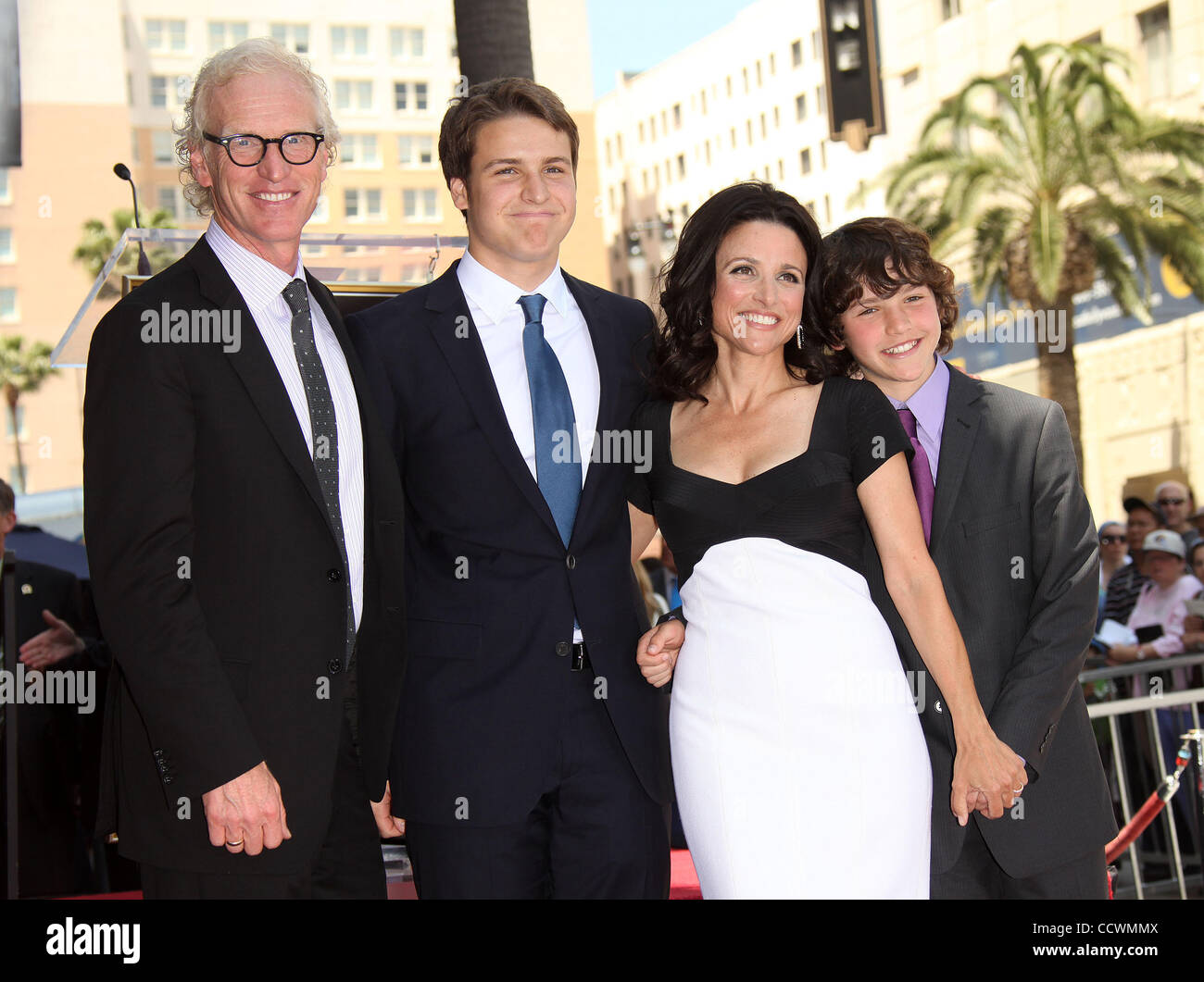 Julia louis dreyfus family julia louis dreyfus hi-res stock photography ...