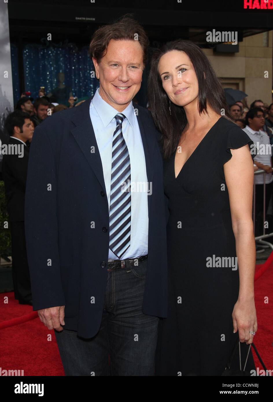 May 17, 2010 - Hollywood, California, USA - Actor JUDGE REINHOLD & WIFE ...
