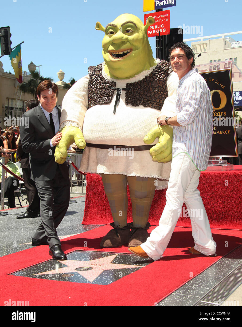May 20, 2010 - Hollywood, California, USA - Actors MIKE MYERS & ANTONIO ...