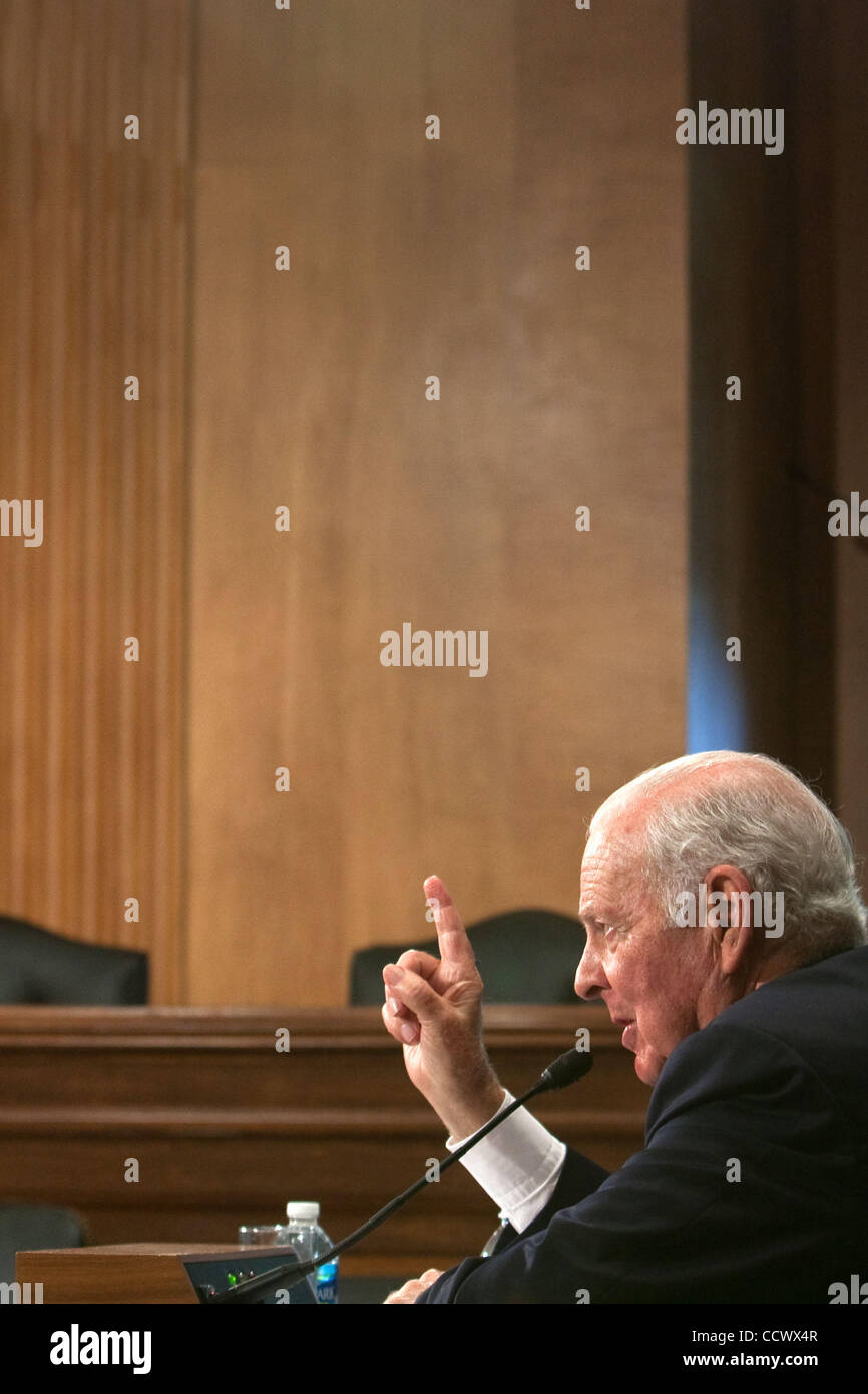 Deplomat hi-res stock photography and images - Alamy