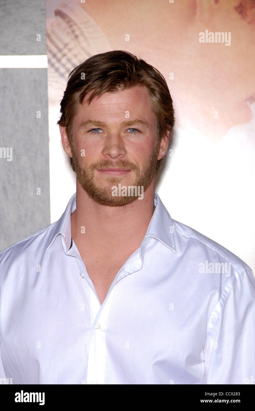 Chris hemsworth 2010 hi-res stock photography and images - Alamy