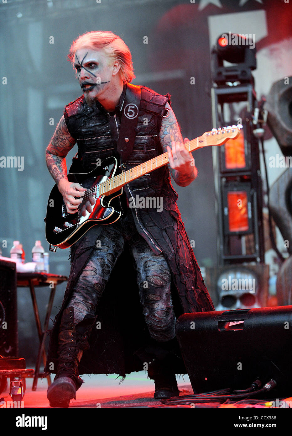 May 23, 2010 - Columbus, Ohio; USA - Guitarist JOHN 5 performs with ...